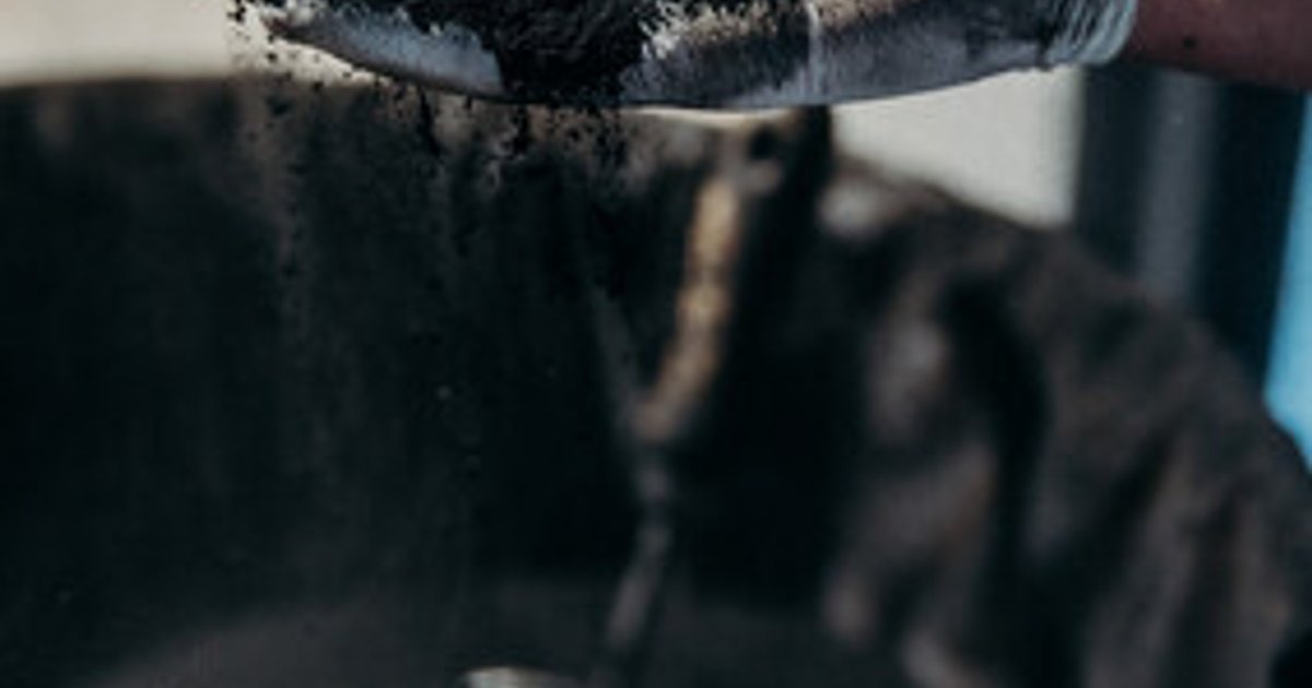 Waiākea's Algae Ink Aims to Decarbonize Global Packaging - BriefGlance.com